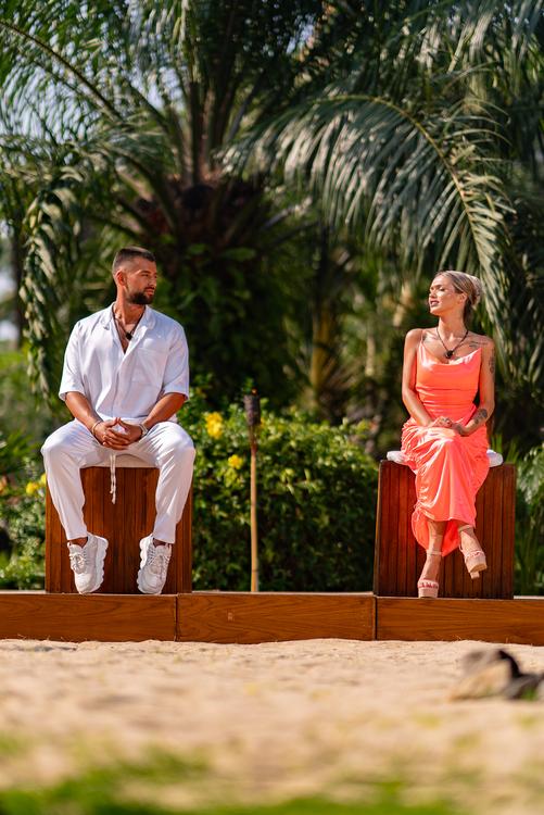 Ella cu ispita Teo la „Insula Iubirii” în ipostaze compromițătoare! Camerele au filmat scenele ...